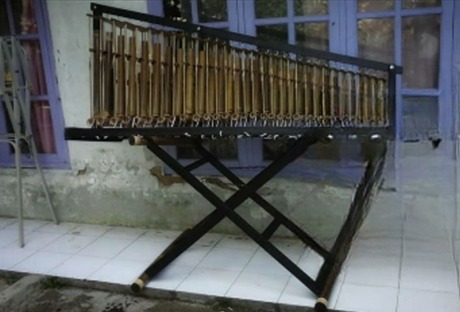 Jual Angklung 31 Nada Bambu Hitam Isi 3 Tabung + 1 Stand Angklung ...